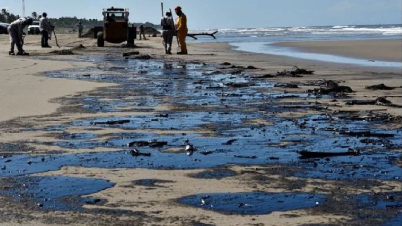 Source of oil spill contaminating 16 Mexico beaches remains unknown ...