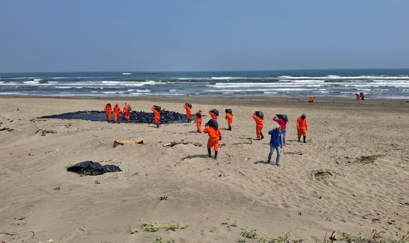 Mexico collects 91 tons of hydrocarbon-soaked waste from beaches while ...