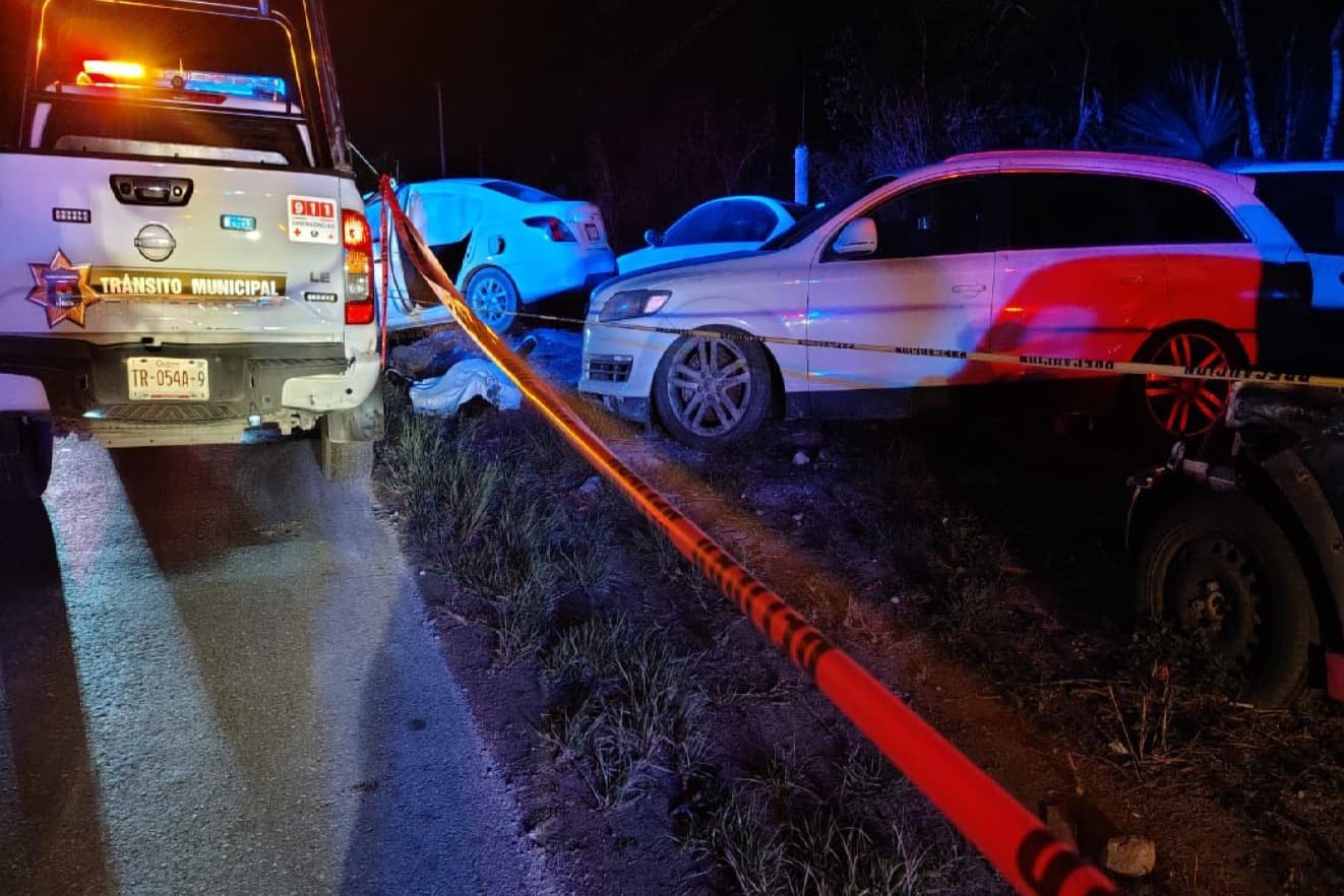 Driver gets out of car and collapses dead from Cancun accident ...