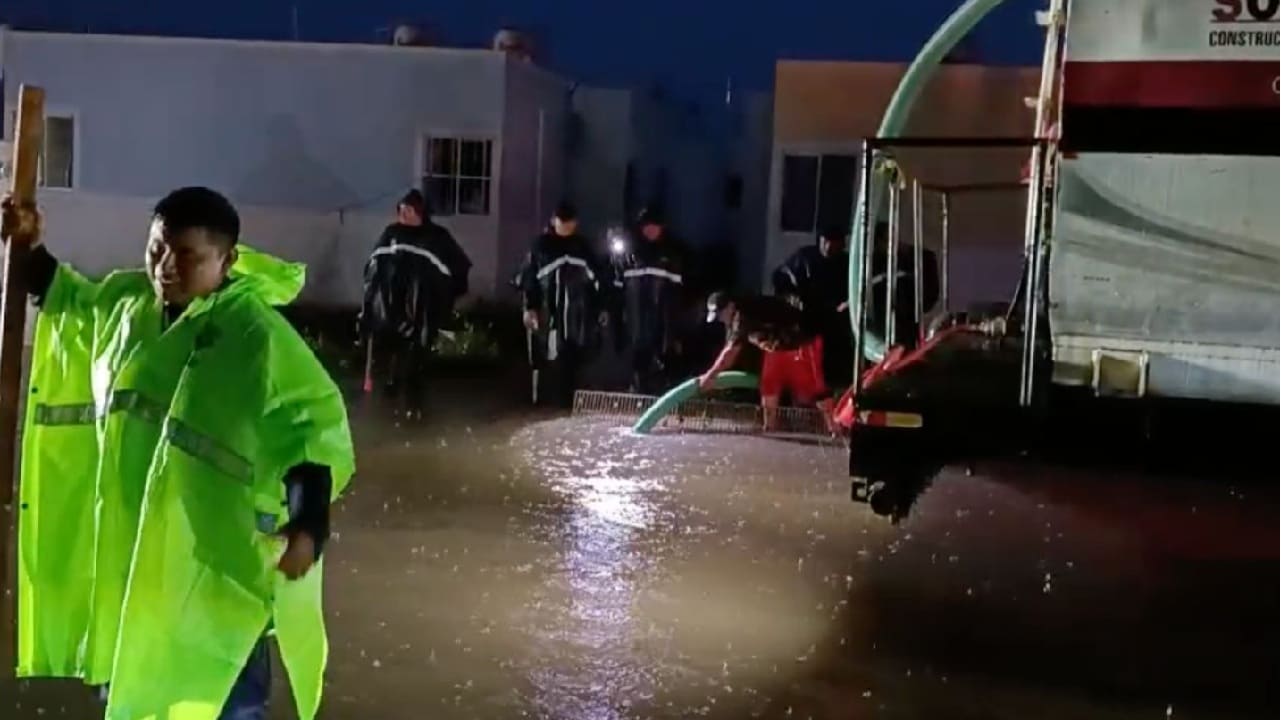 Fast heavy rainfall leaves most of Yucatan soaked and under water ...